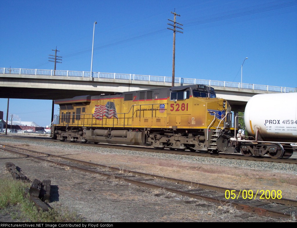 UP 5281 pushes on the rear of a westbound UP freight